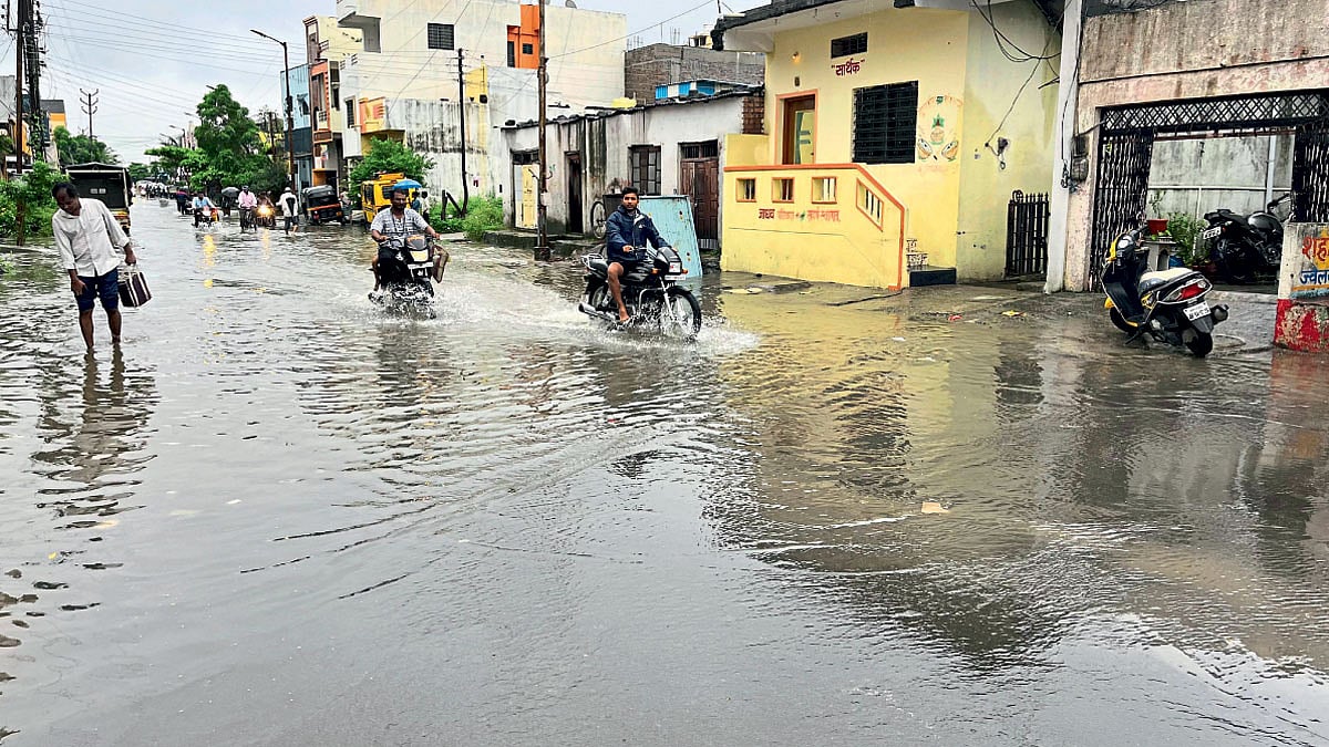 Nanded Rain : सलग दुसऱ्या दिवशीही मुसळधार! दोनशे नागरिकांना हलविले सुरक्षितस्थळी Heavy rain for ...
